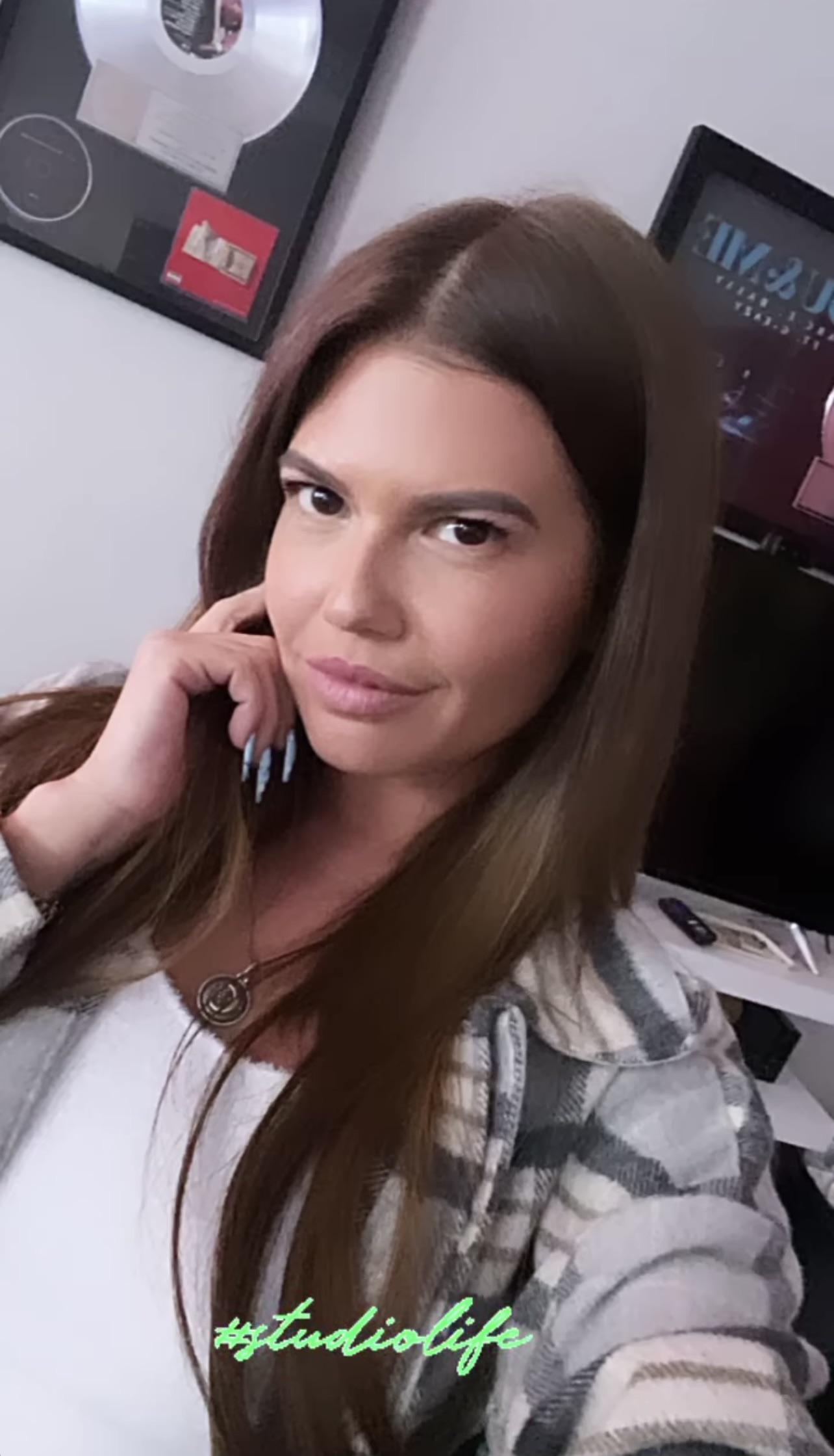 New IG Story:Studio Selfie of Chanel! | Scrolller