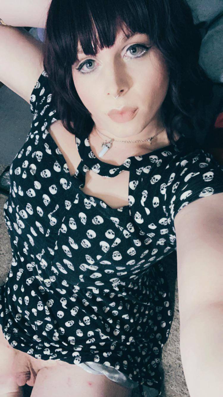 New necklace that goes pretty well with my sun dress. Score! | Scrolller