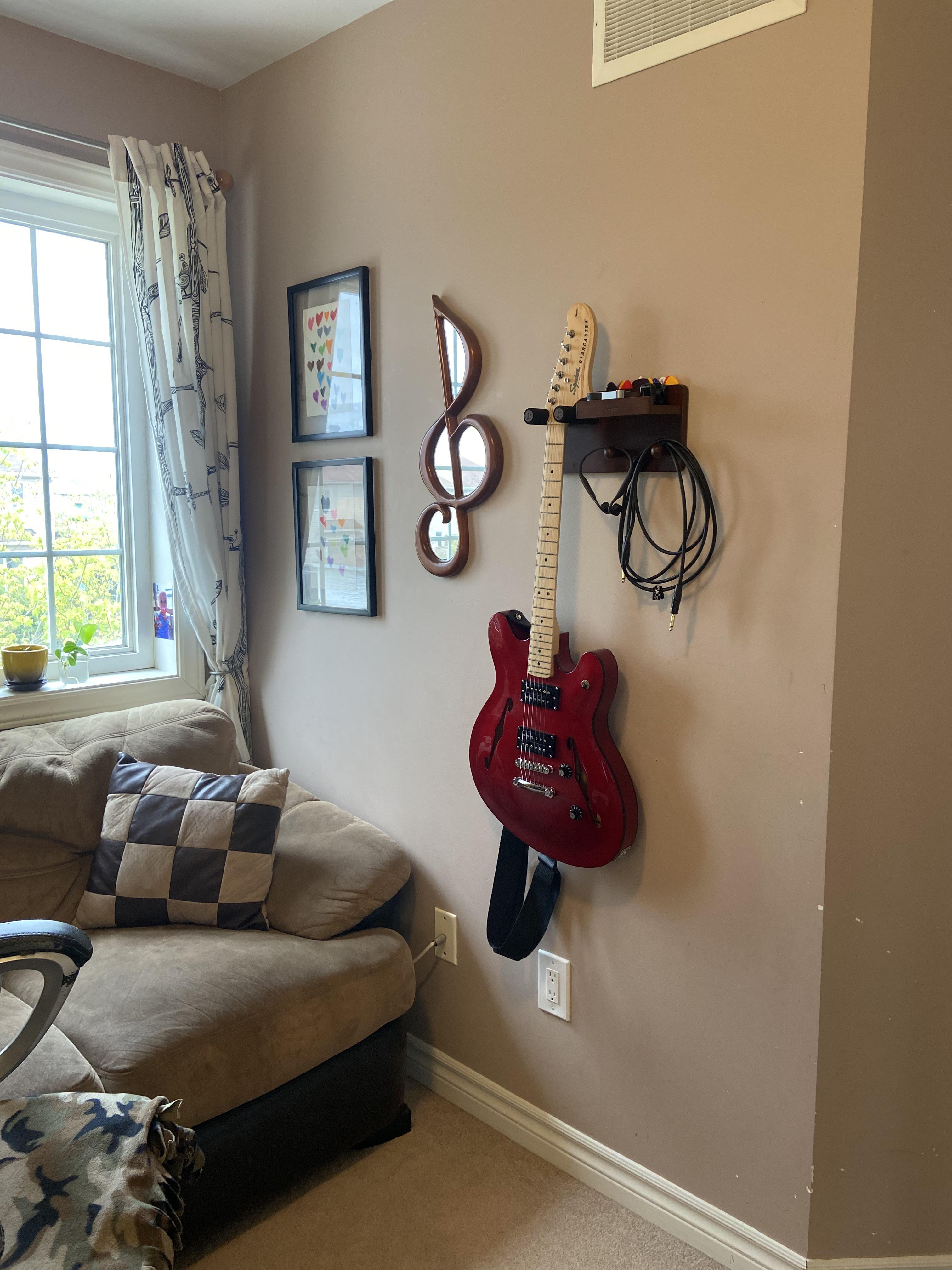 New wall mount for my Starcaster! | Scrolller