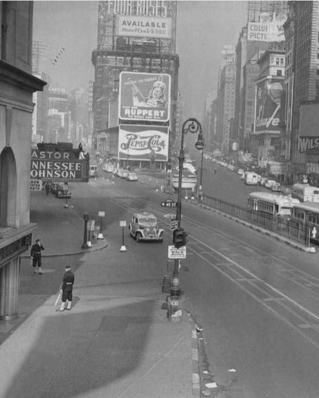 New York City Times Square, 1943. | Scrolller