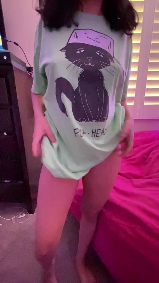 Nice and quick titty drop 😚 | Scrolller