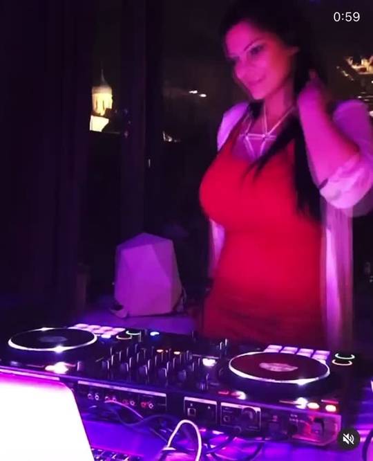 nice DJ set | Scrolller