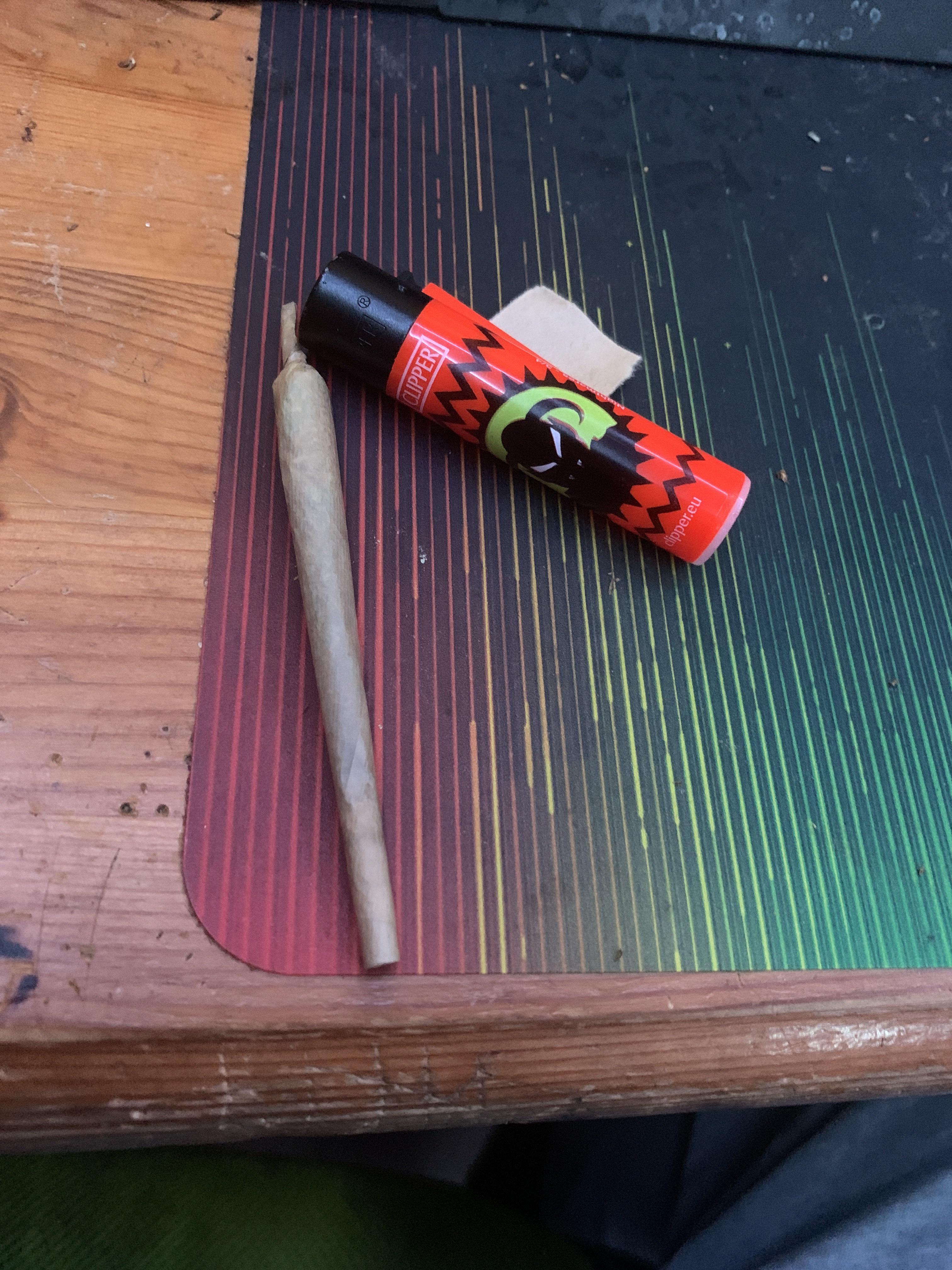 Nice joint before bed 🔥 | Scrolller