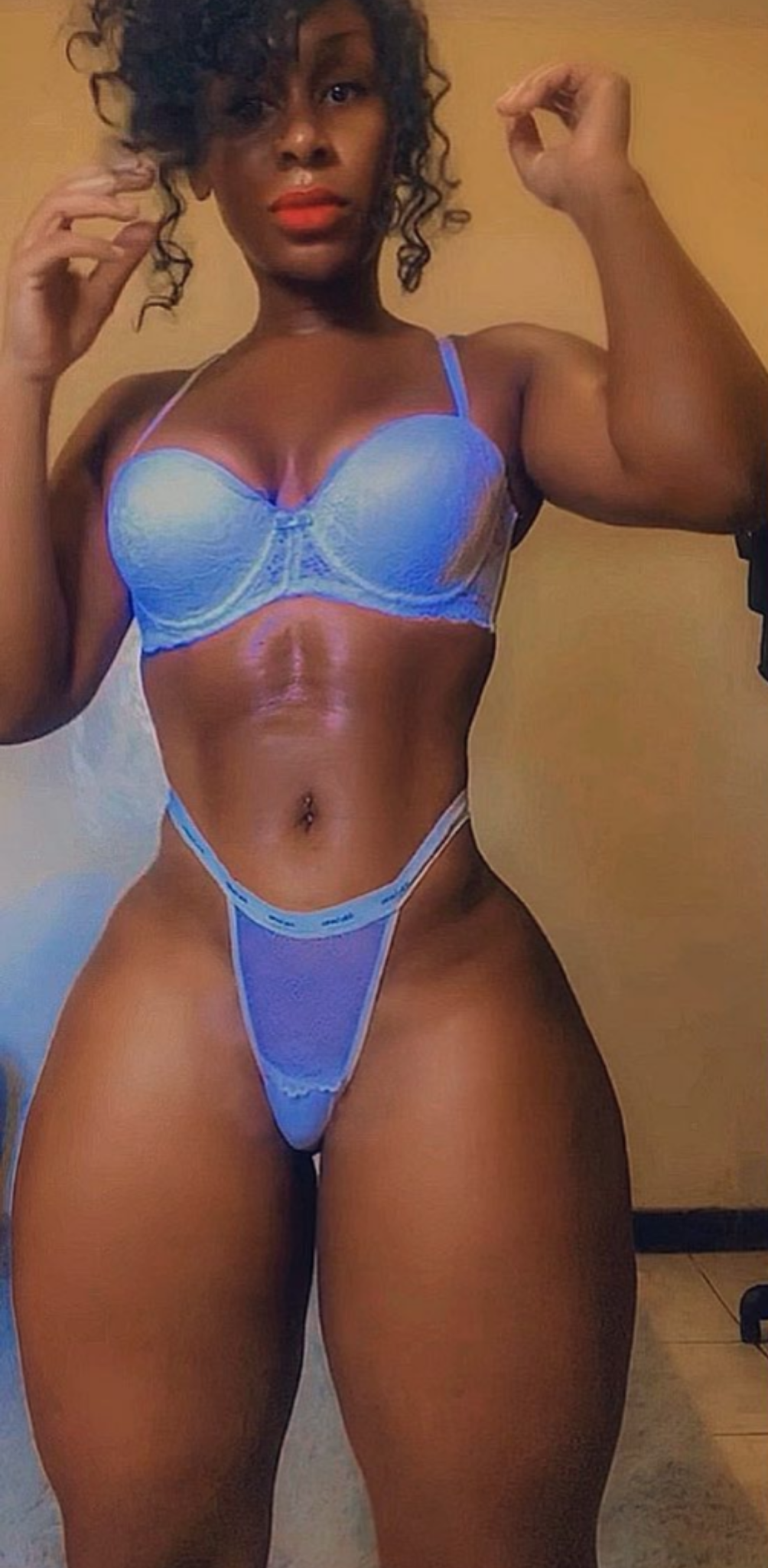 Nice small waist | Scrolller