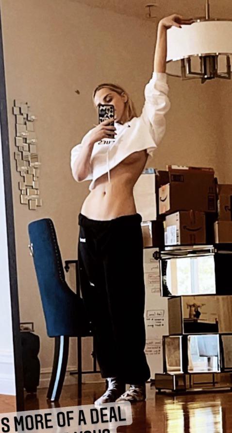 Nice underboob | Scrolller