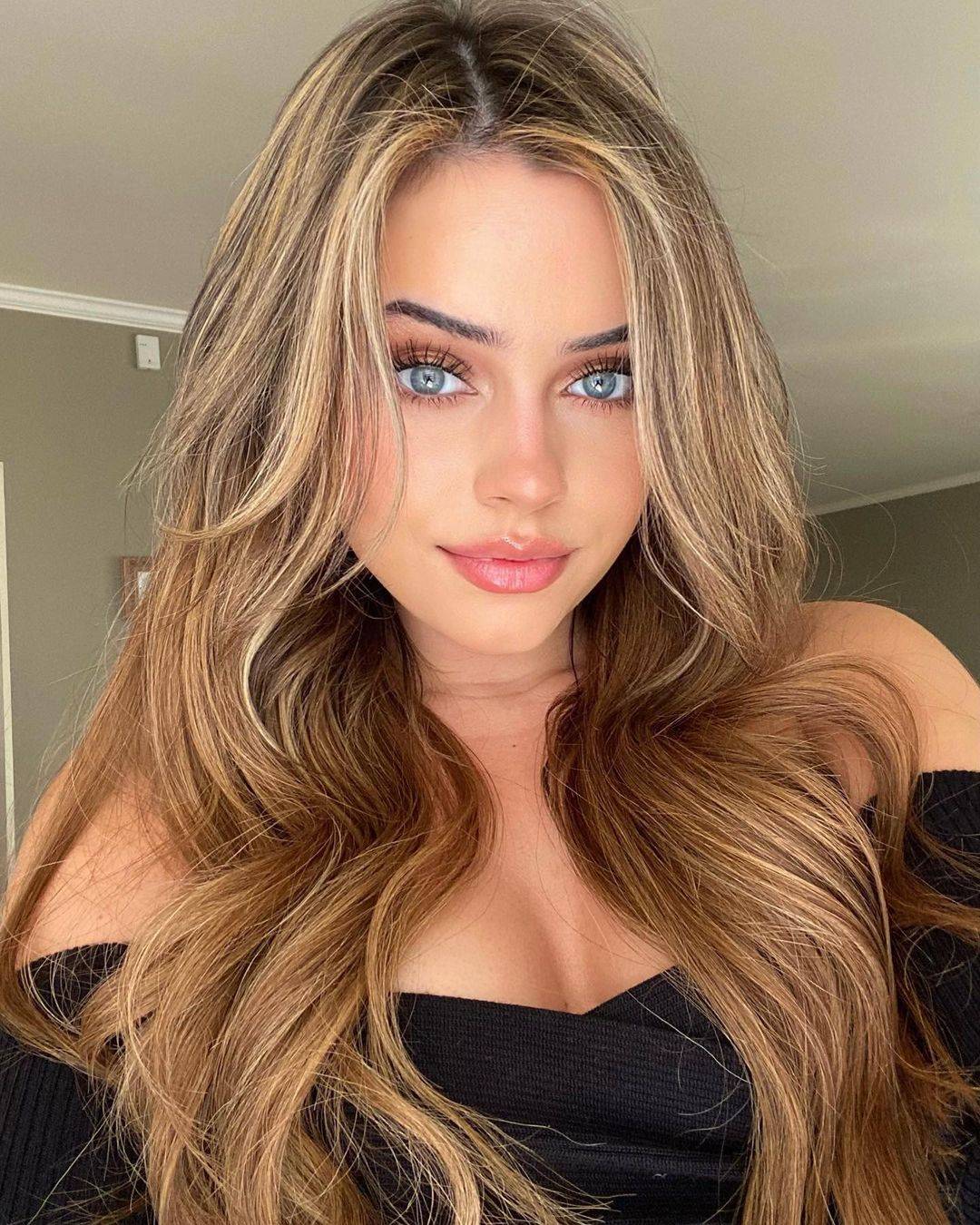 Nicolette Taylor | Scrolller