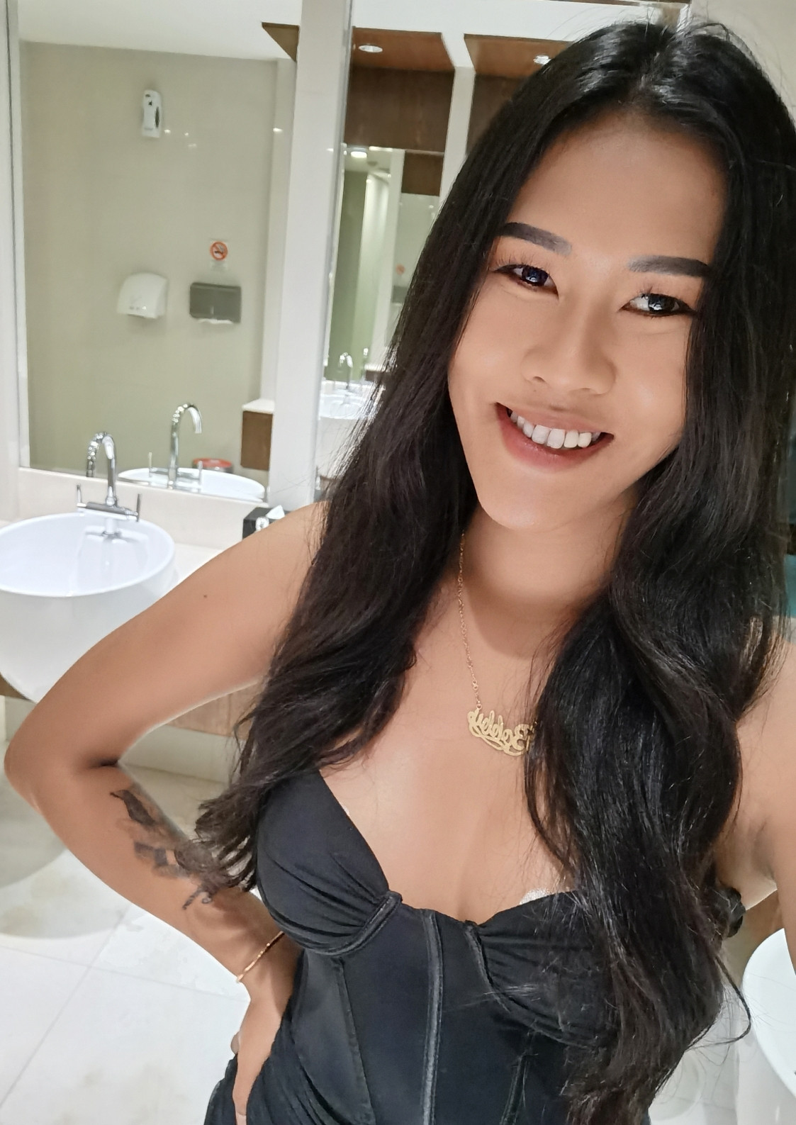 Night out | Scrolller