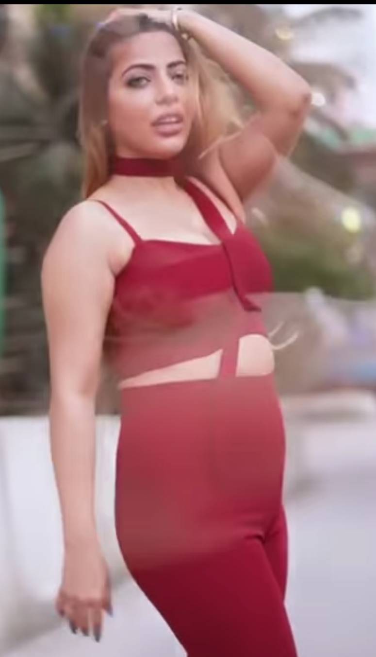 Niharika Agarwal | Scrolller