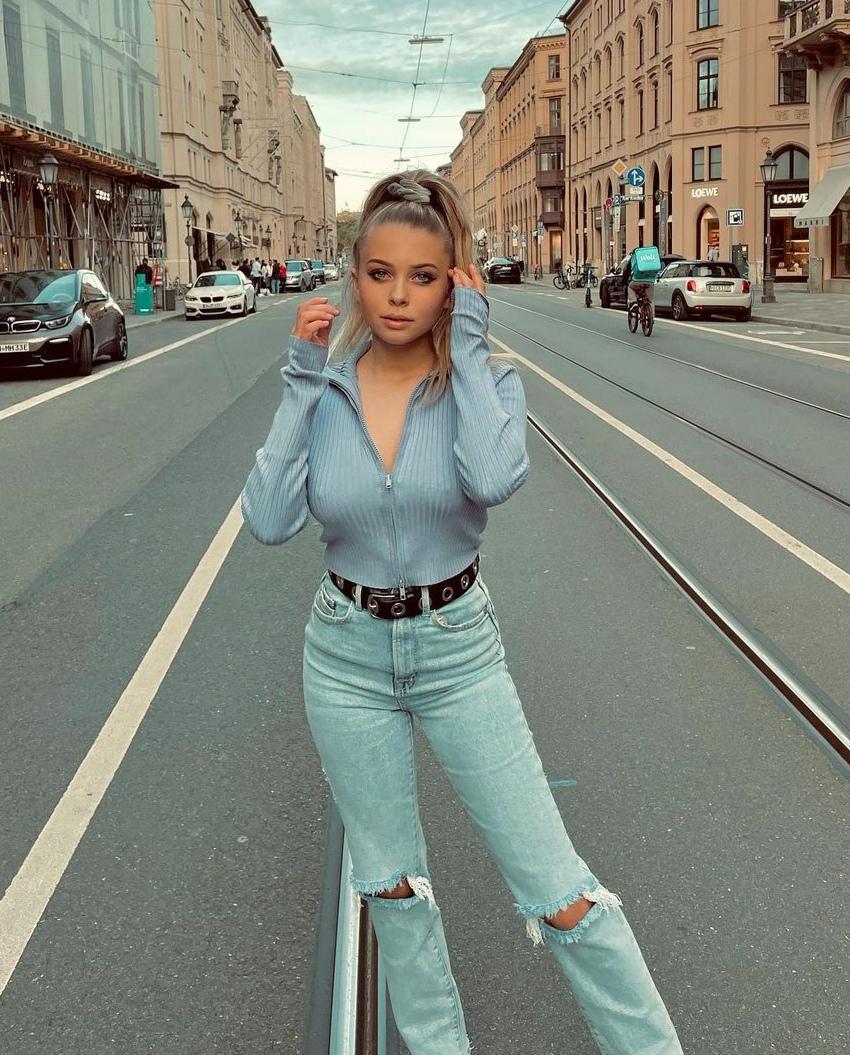 Nippel 🔥 Sie zeigt immer mehr 😍 | Scrolller