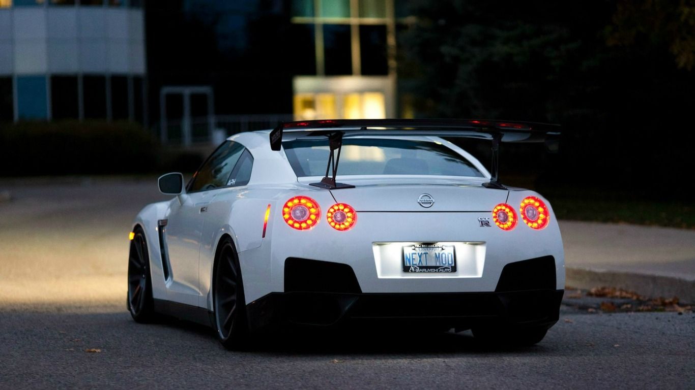 Nissan GTR. | Scrolller