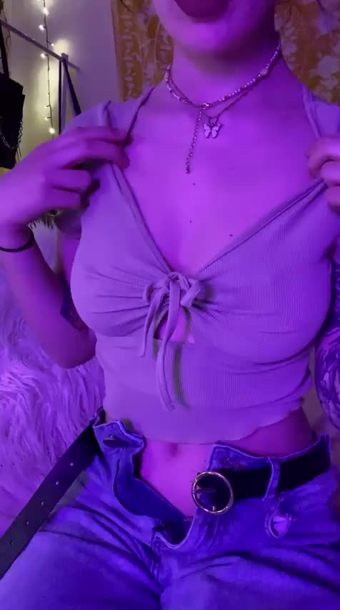 no bra and a cute top season 🌸🌞 [oc reveal] | Scrolller