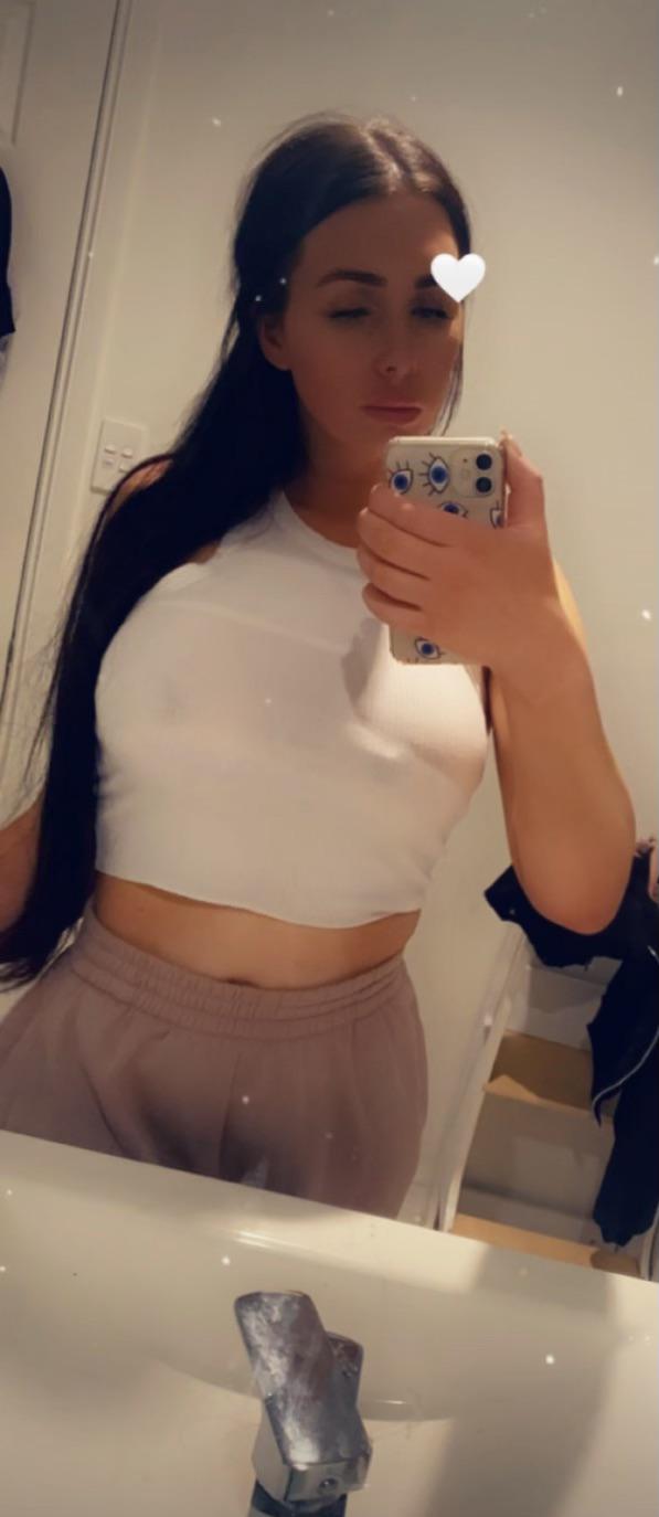 No bra no problems | Scrolller