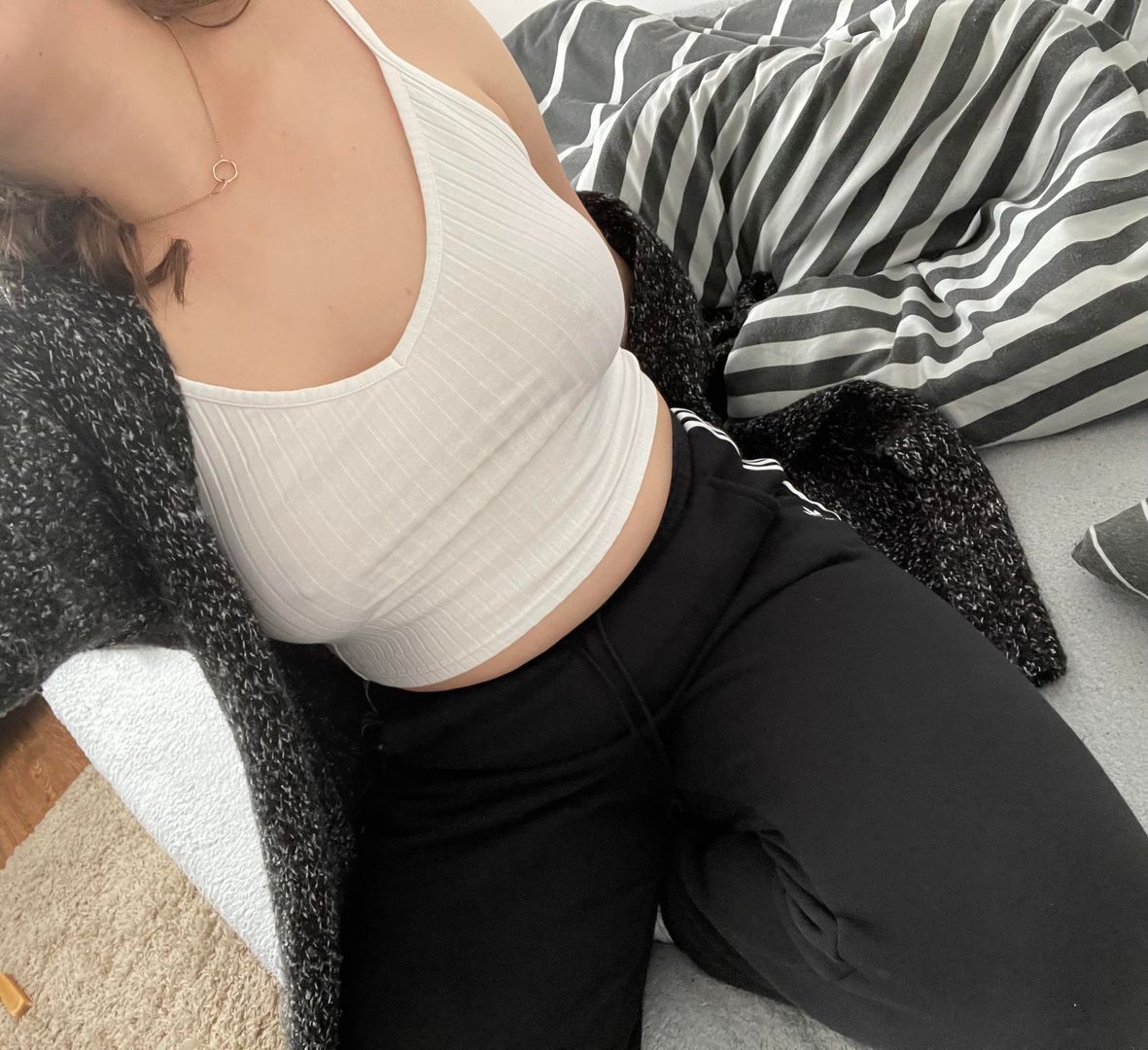 No bra to fully embrace the curves | Scrolller