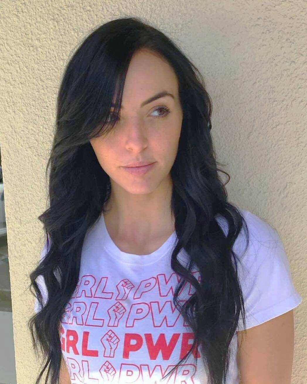 Discover more like IIconics: No makeup but still gorgeous and Related Content | Scrolller