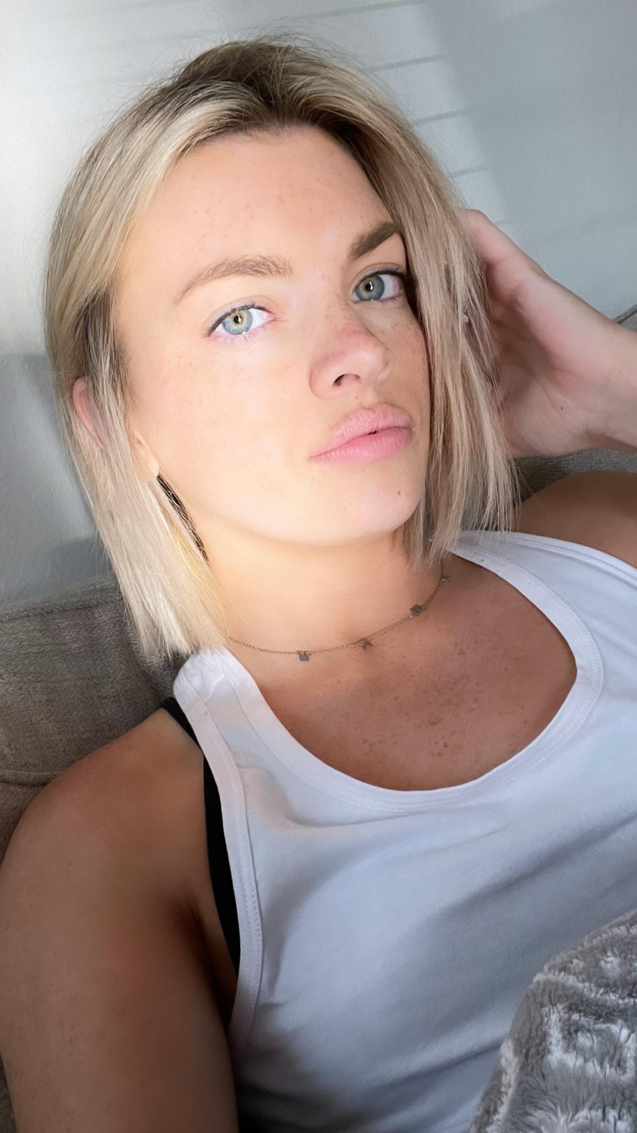 No makeup but the sun helped 🙈 27f | Scrolller