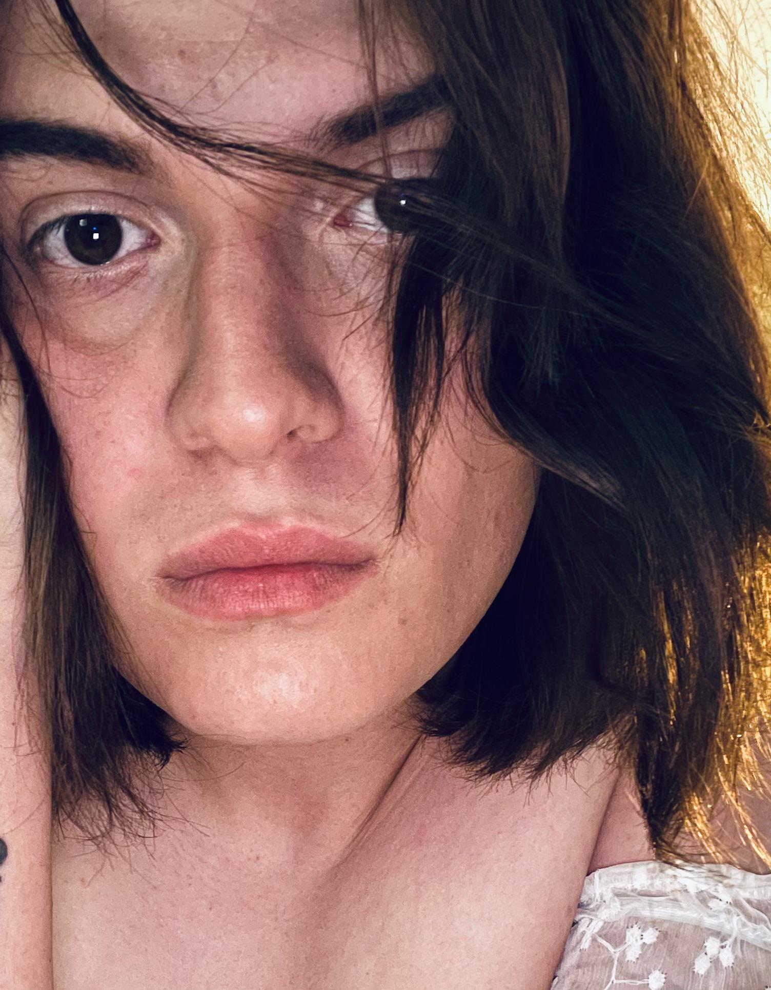 No makeup. | Scrolller