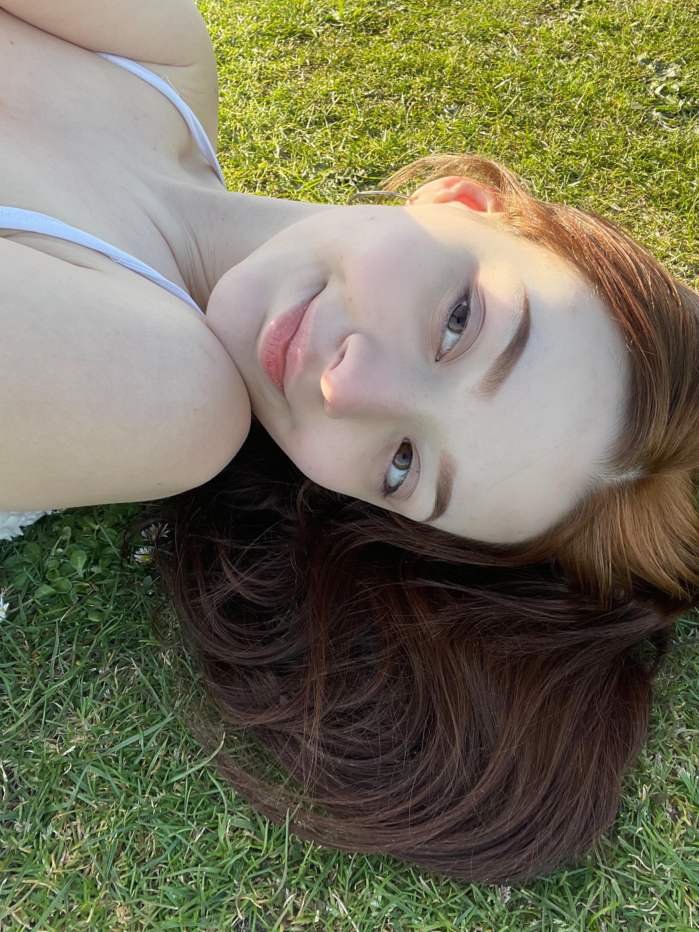 no makeup, with the exception of eyebrows of course | Scrolller