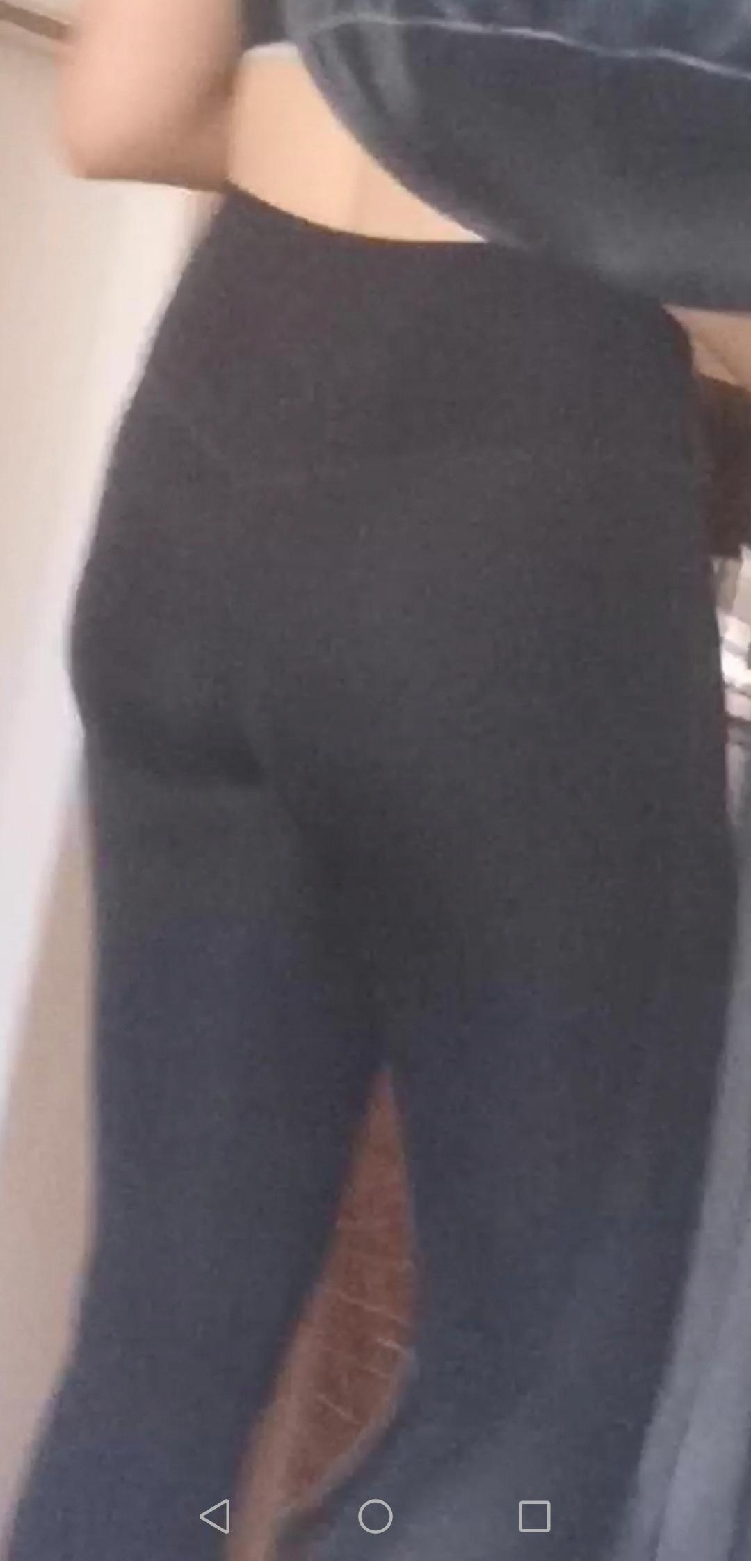 Noch ein Bild von ihrem ass | Scrolller