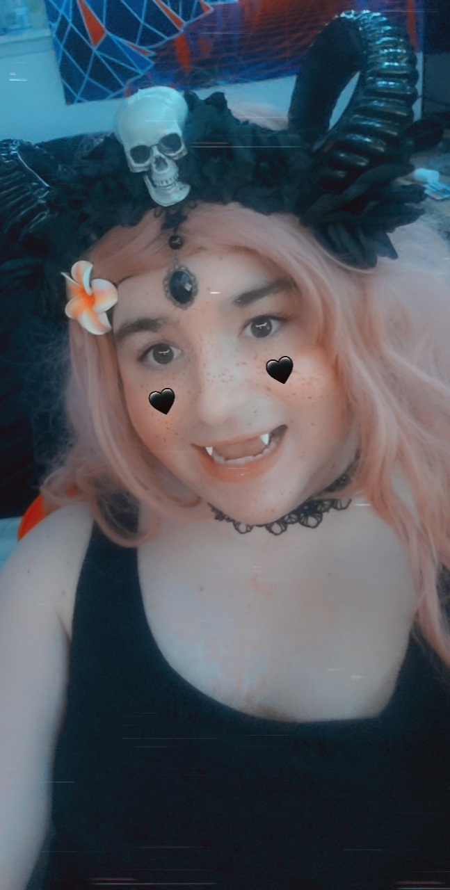 Nom nom 😋 vampire queen | Scrolller