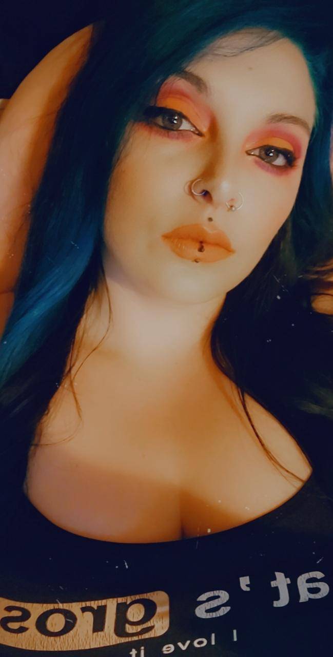 Nose boops and forehead kisses...but also pin me down and choke me | Scrolller