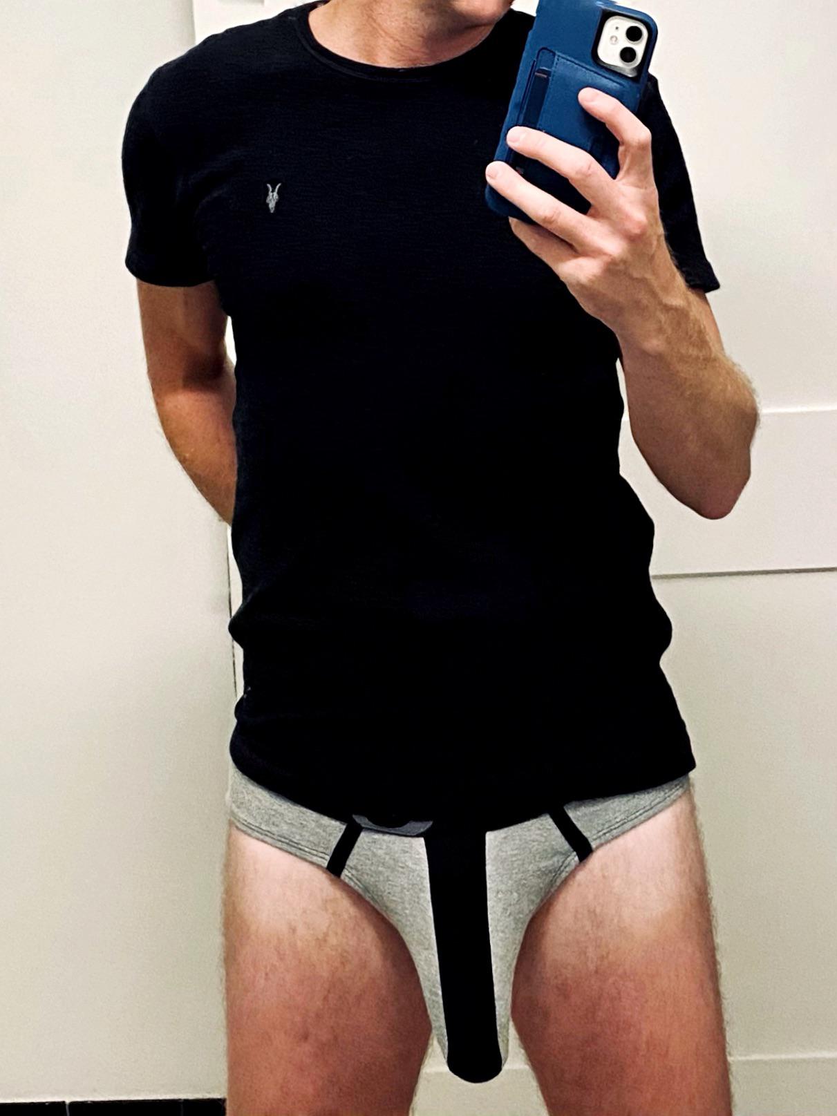 Not exactly a subtle outline. | Scrolller