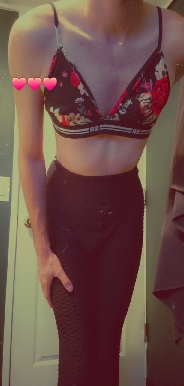 Now taking Bf/Gf applications 💛 | Scrolller