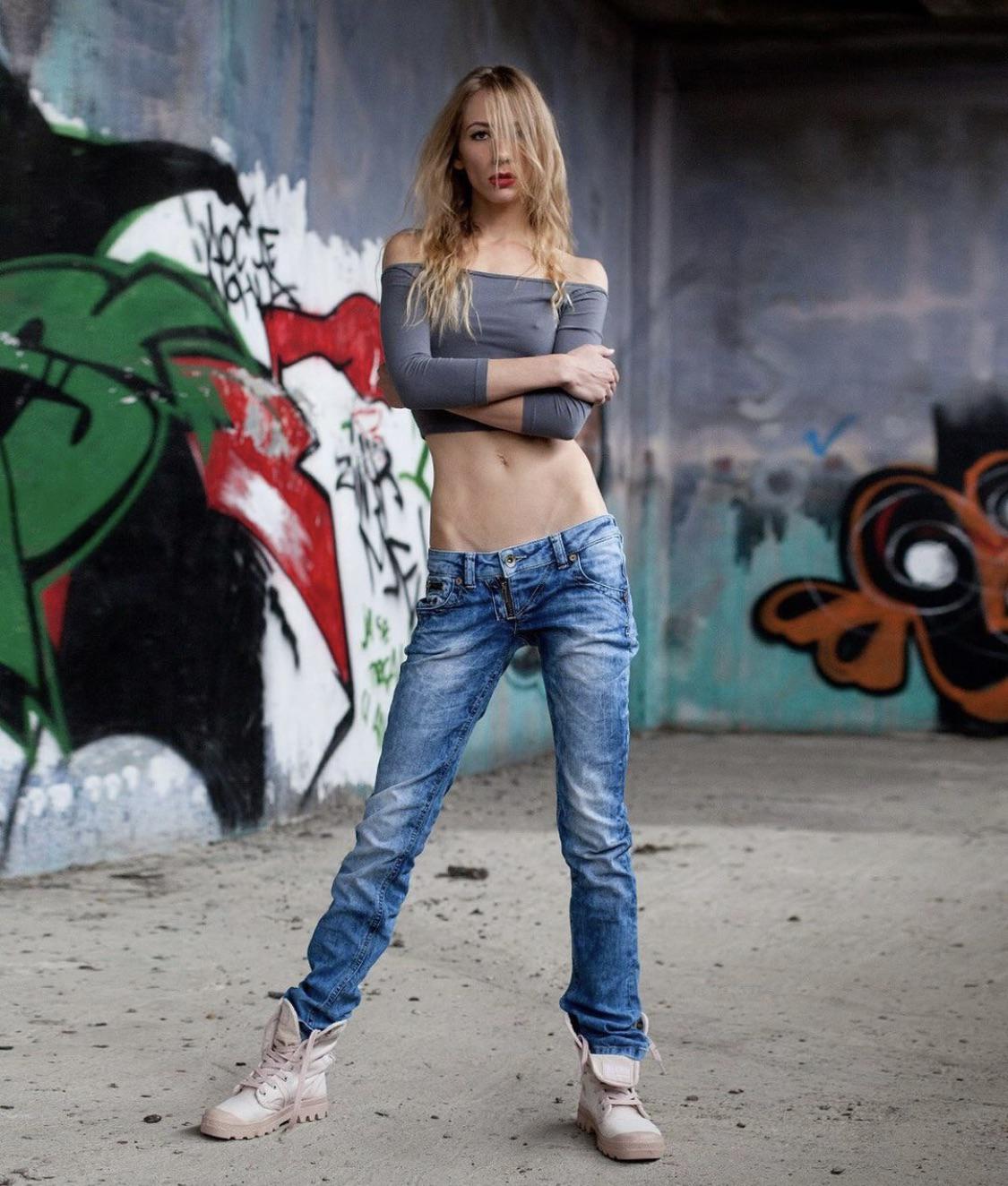 Now that’s called low rise jeans 😍😍 | Scrolller