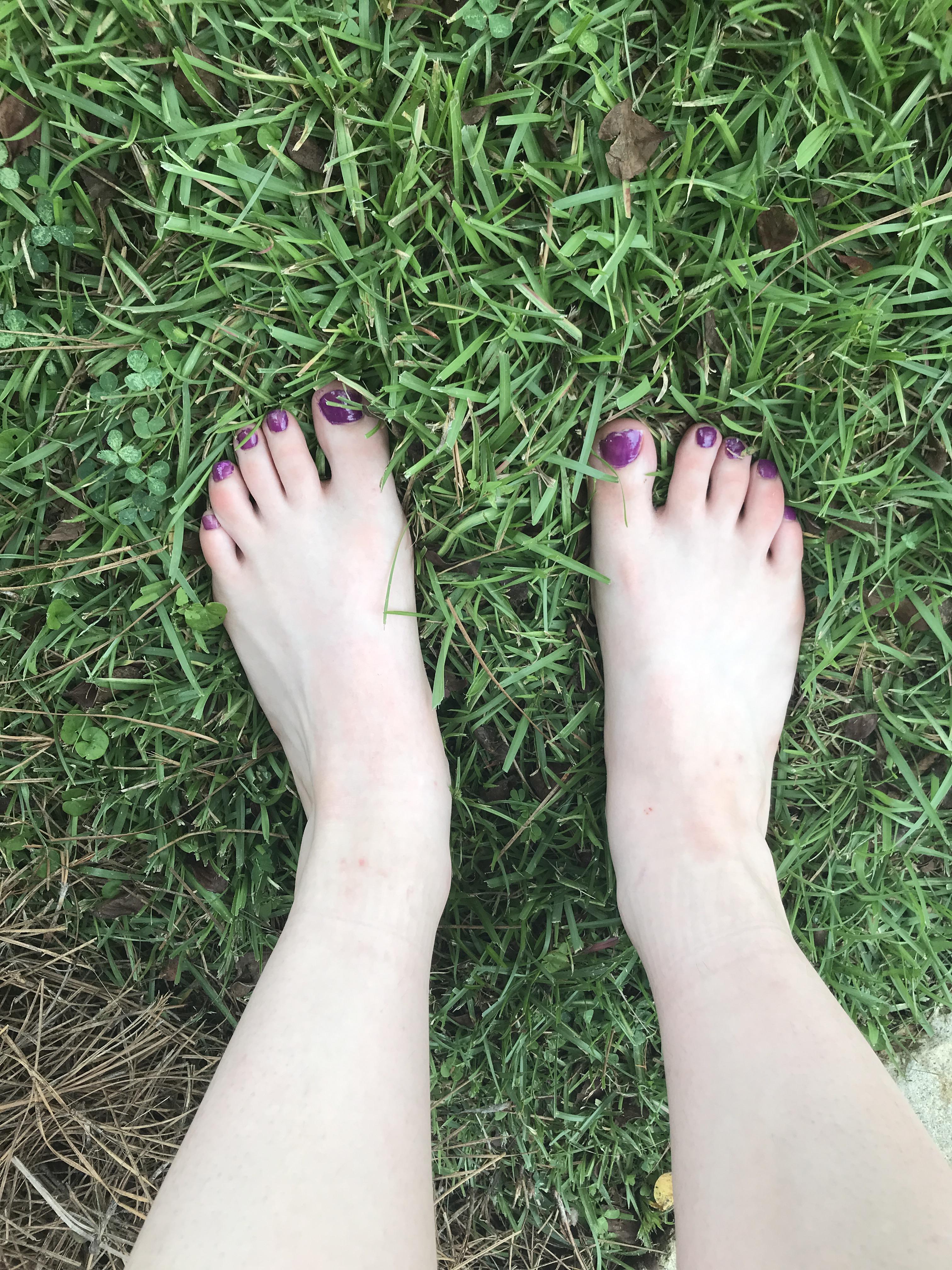 Nun just walking barefoot again that’s all 😏🤷‍♀️ | Scrolller