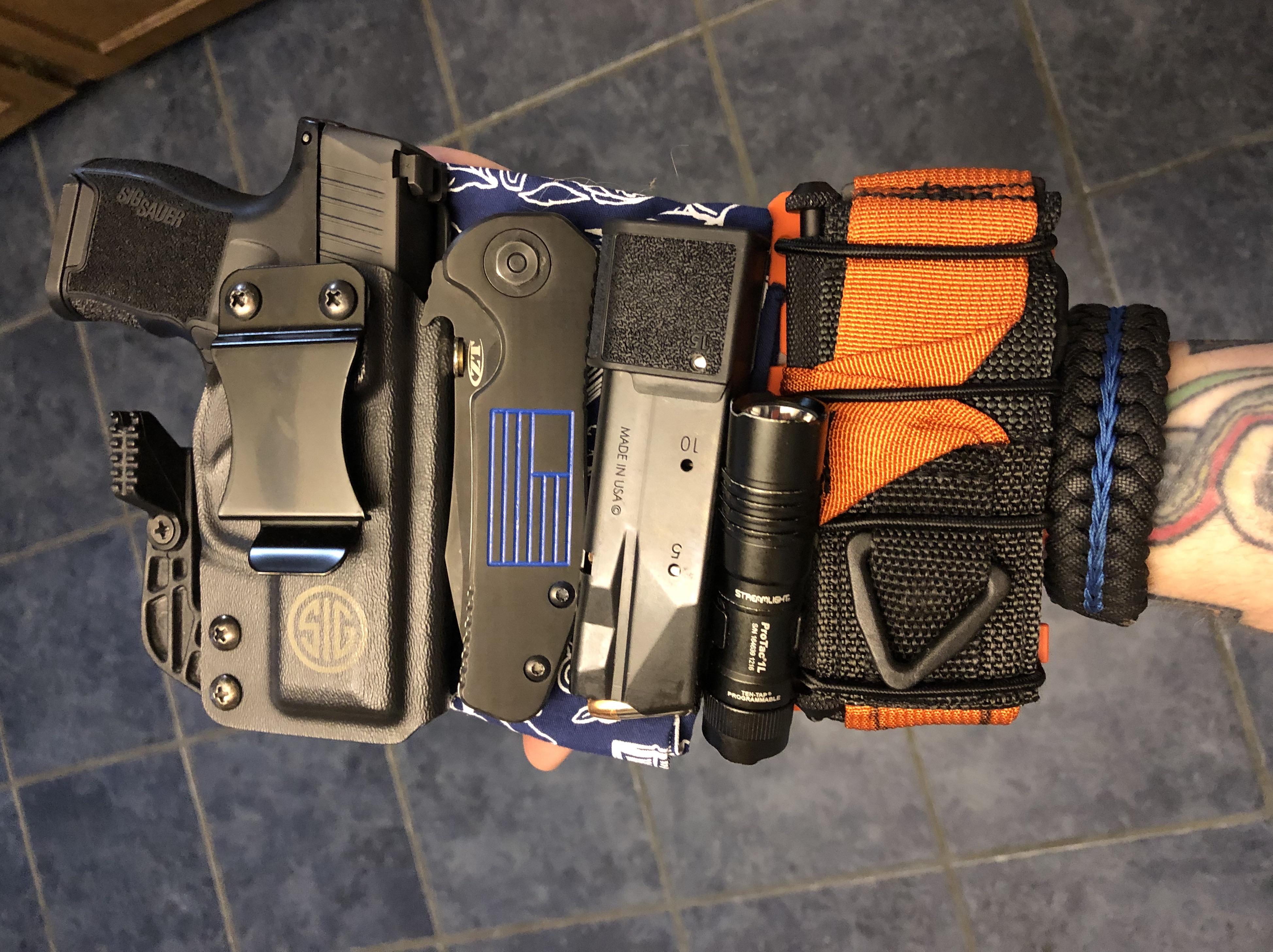 Off duty carry | Scrolller