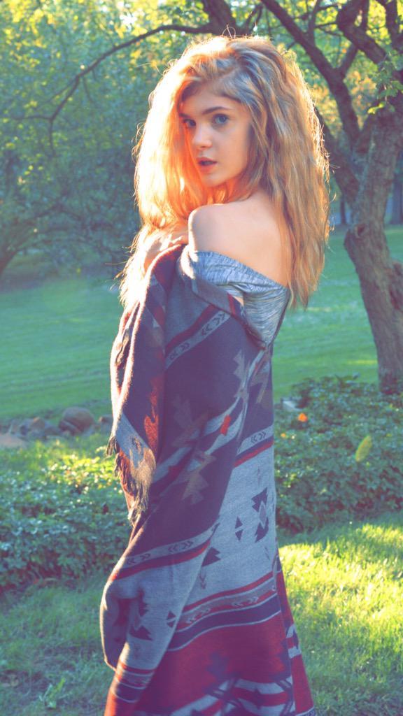 Off the shoulder. | Scrolller