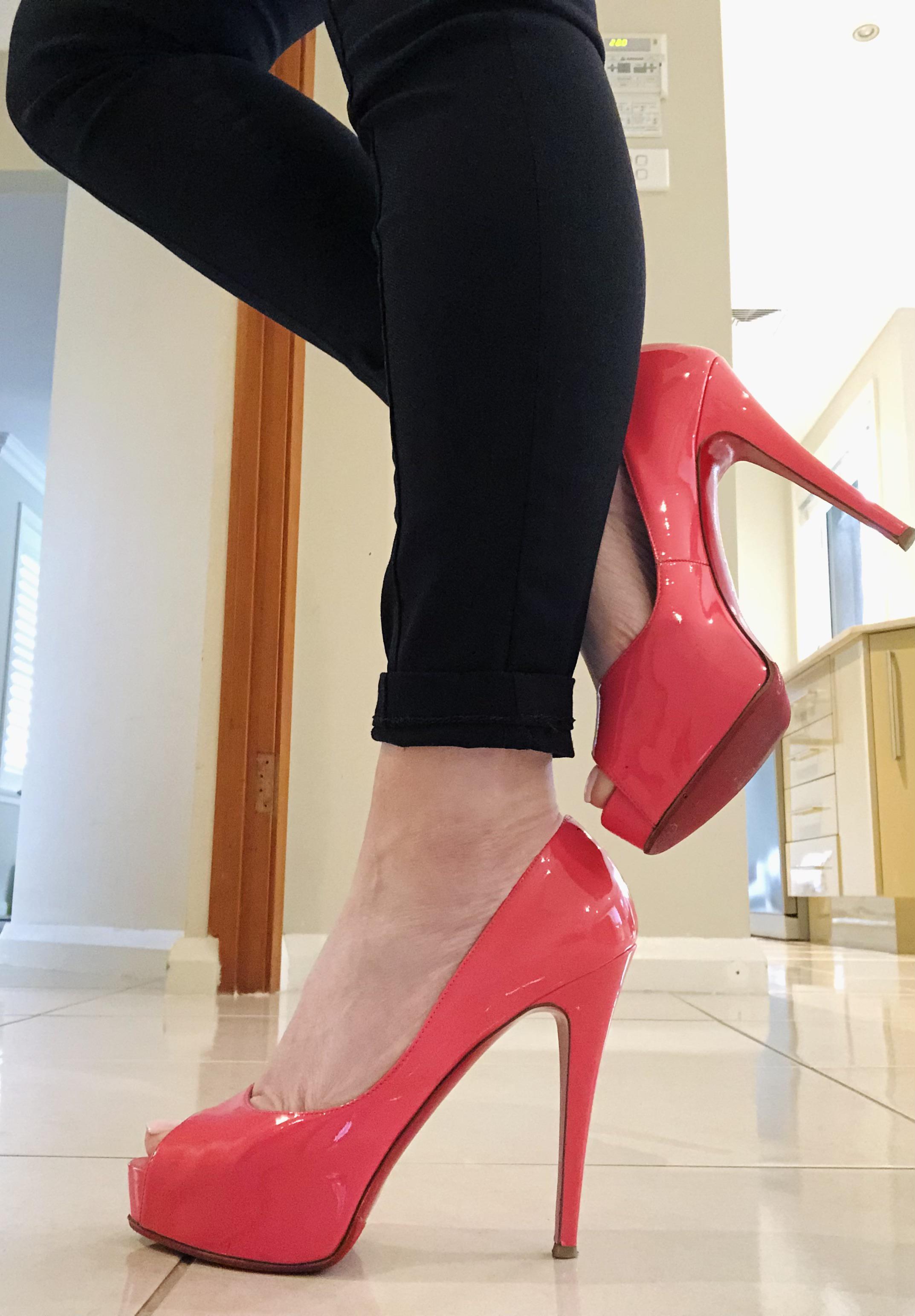 Office distraction. | Scrolller