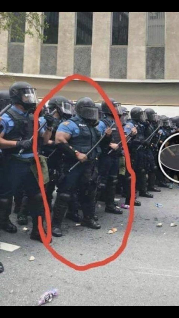 Officer thicc, destroyer of riots | Scrolller