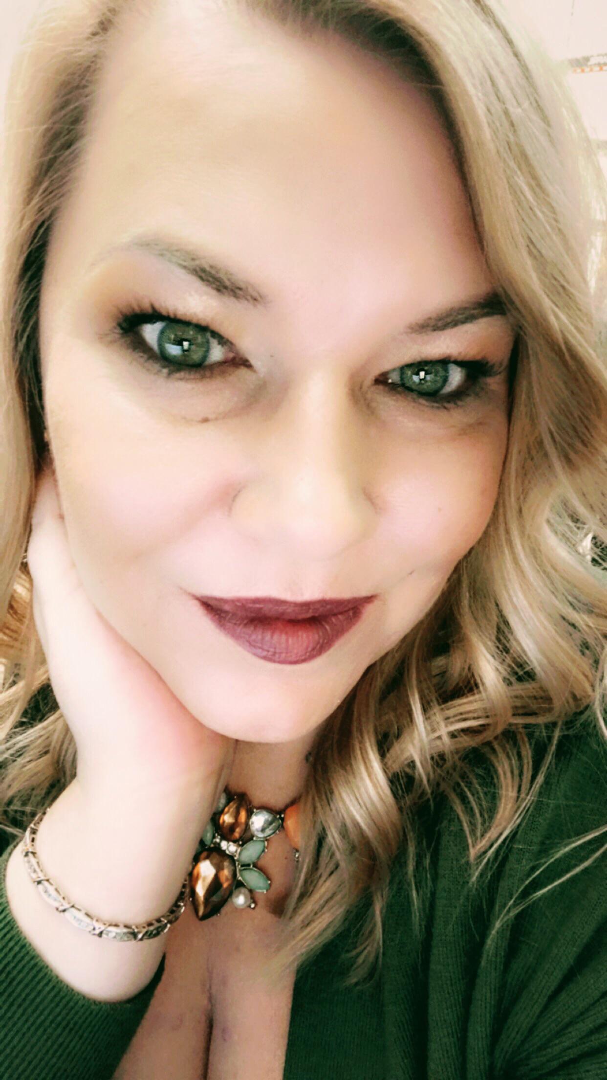 Oh Look Another Office Selfie Scrolller