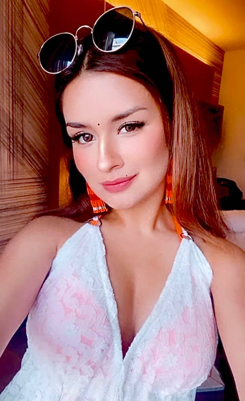 Oh That Sexy Bikini 😍 wish too see her without this white top😬 | Scrolller