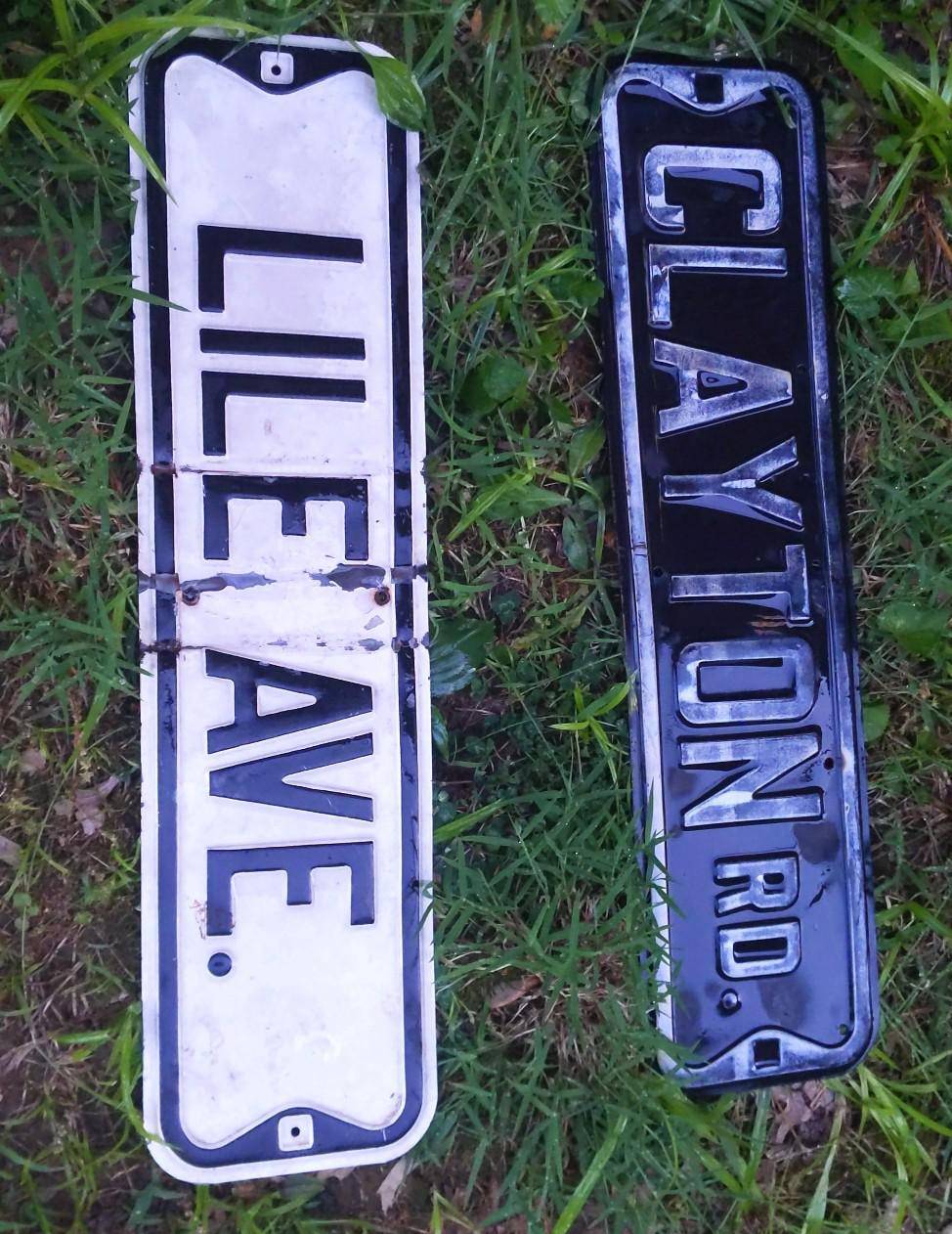 Old Clayton and Lile road signs | Scrolller