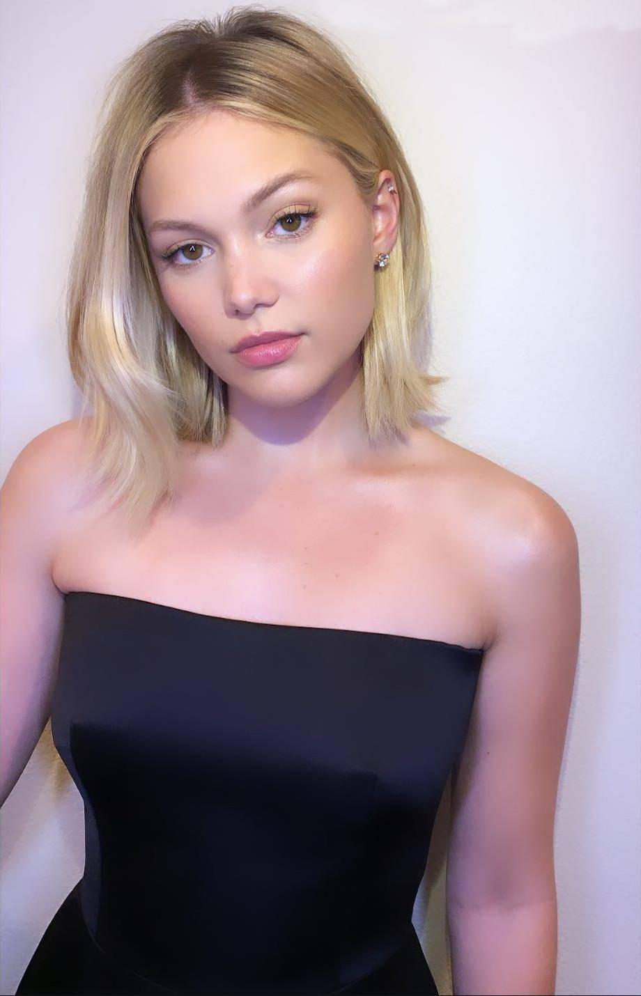 Olivia Holt Scrolller