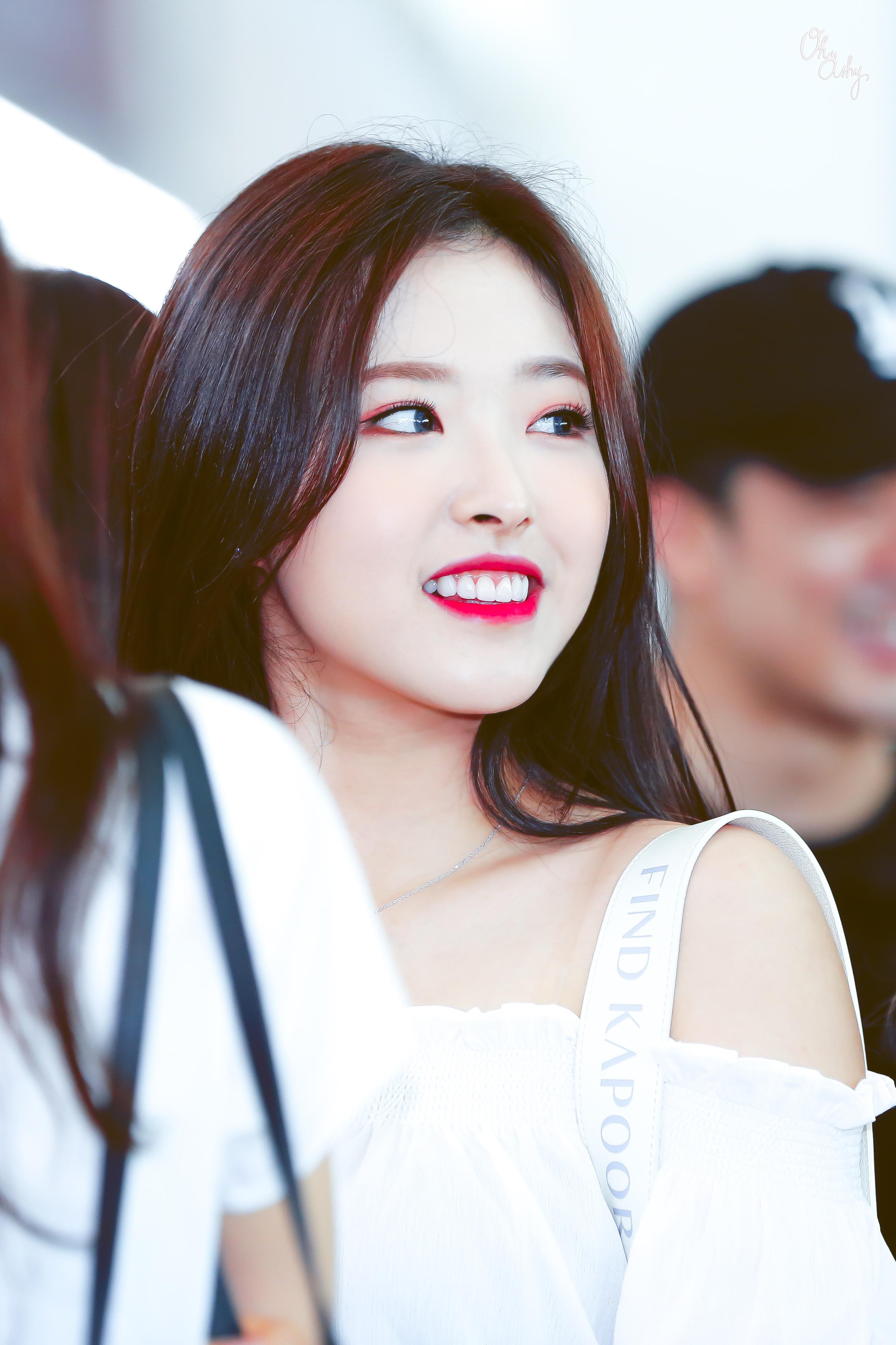 Olivia Hye Scrolller