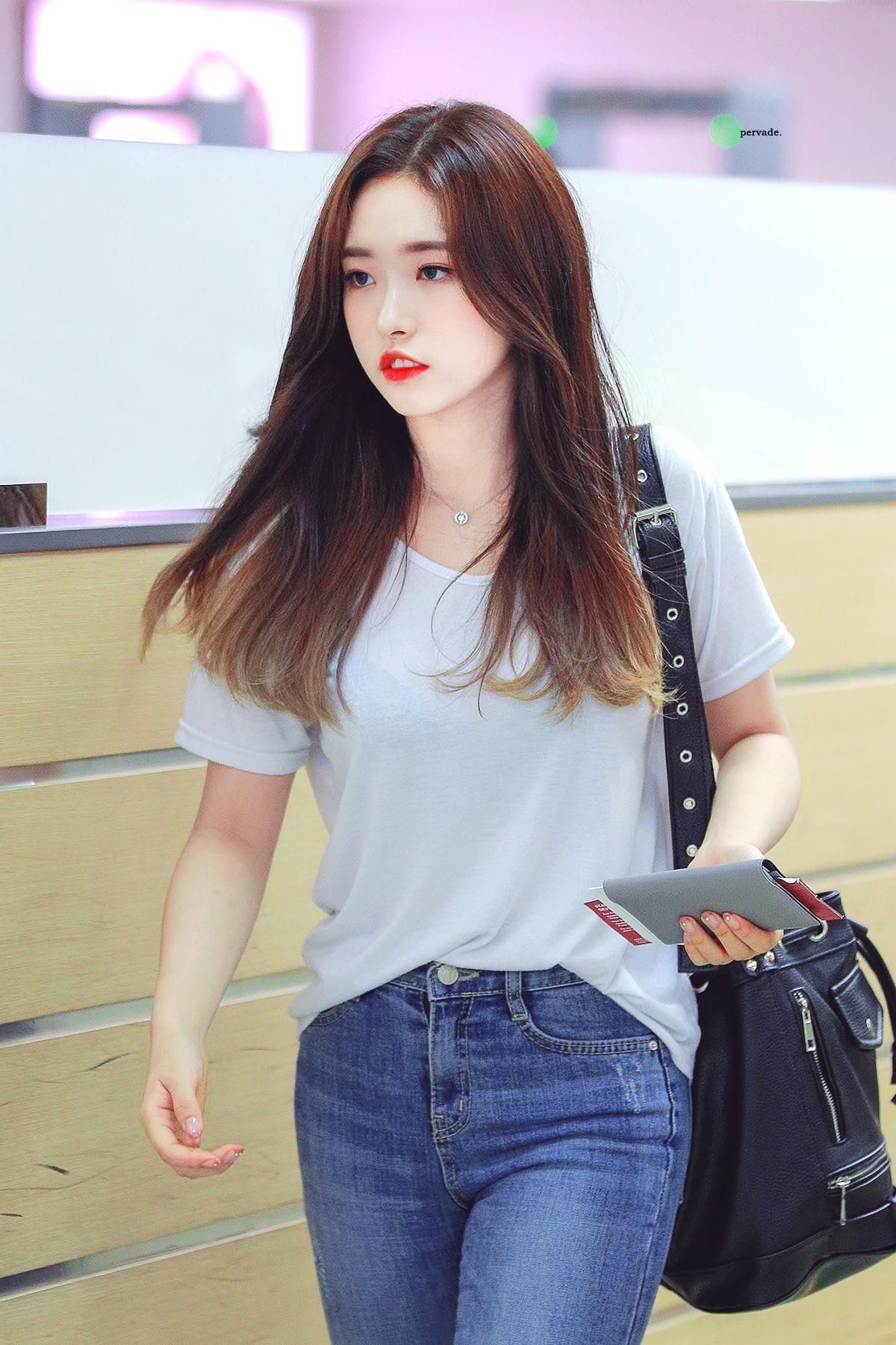 Olivia Hye | Scrolller