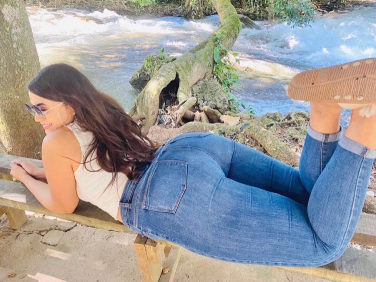 Omg! Booty alert! | Scrolller