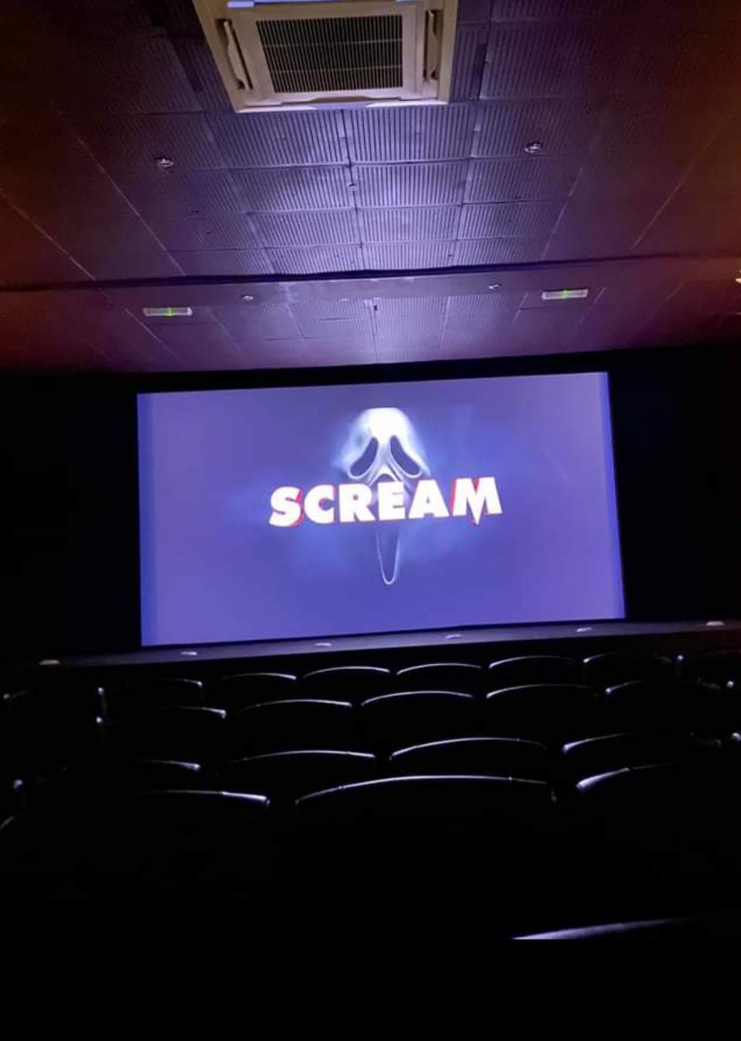 OMG. Posted by someone who works in a cinema apparently! | Scrolller
