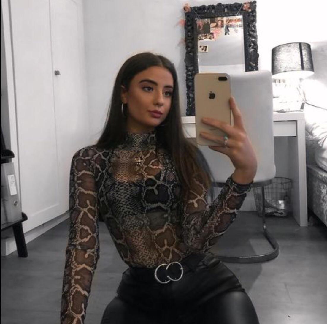 On her knees | Scrolller