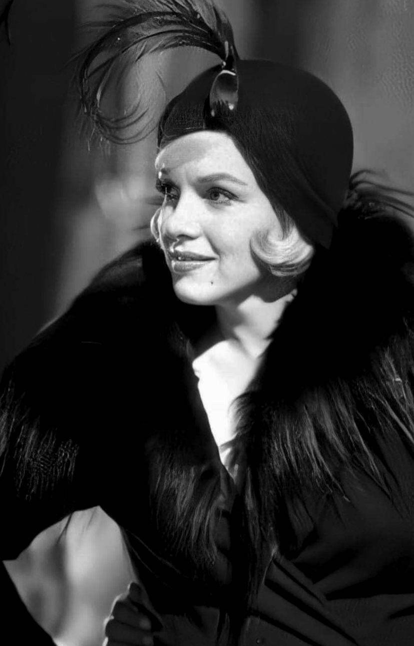 on the set of Some Like It Hot, 1958. | Scrolller