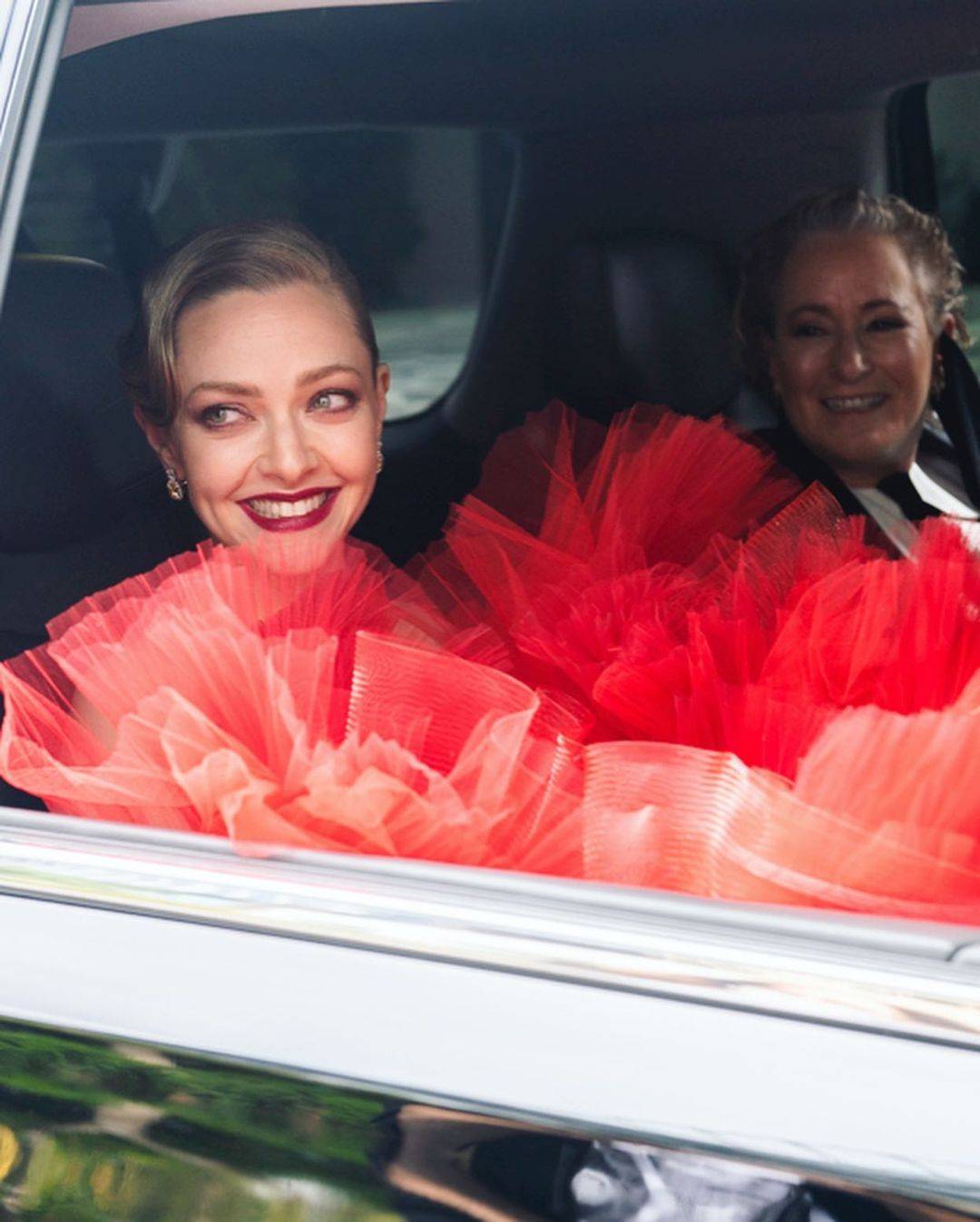 Amanda Seyfried in a car on the way to the 2021 Oscars | Scrolller
