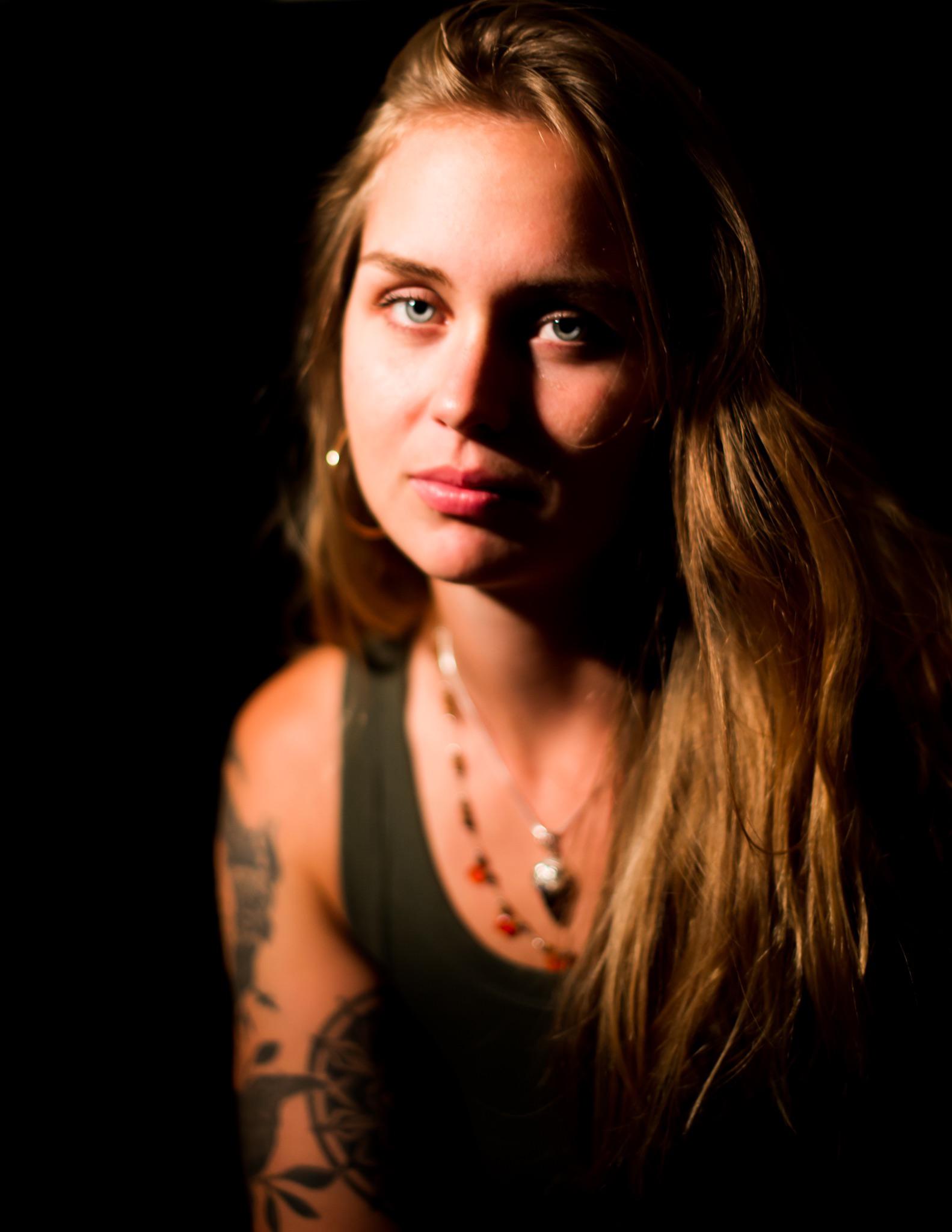 One light setup | Scrolller