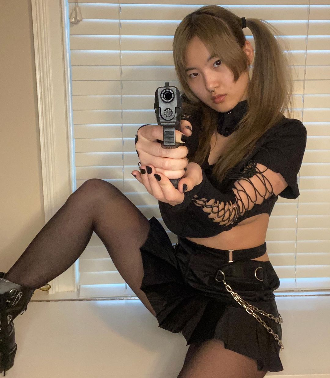 One peek and u gone 😵 by Barbie Qu | Scrolller