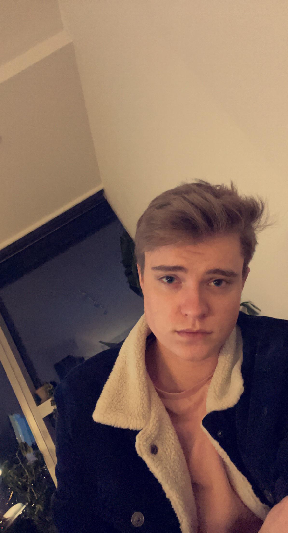 one tired boi 😴 | Scrolller