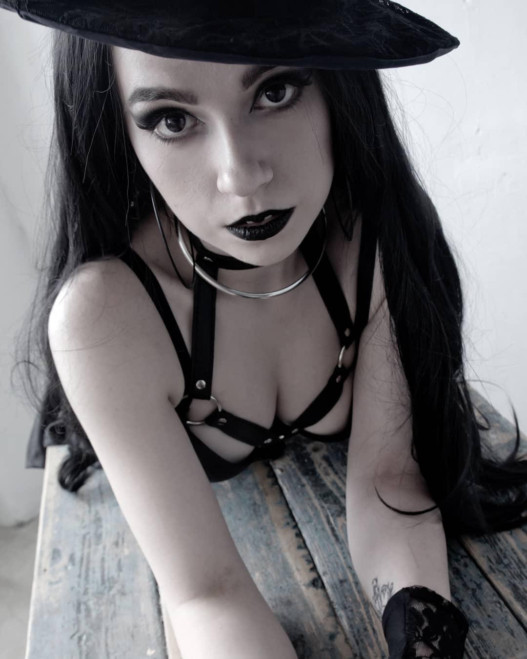 Original cosplay on the witch by doletrat | Scrolller