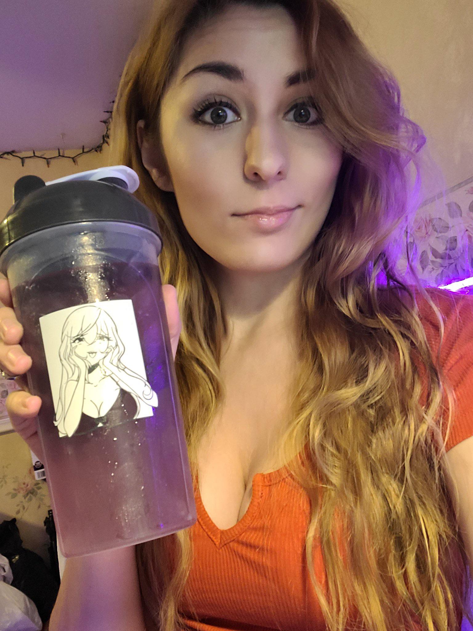 Our Dommy Mommy Has Such Perfect Tits Scrolller