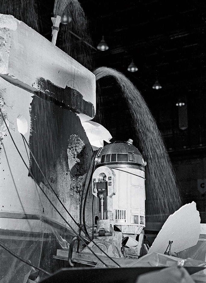 Outside view of R2-D2 peeking into Yoda's hut | Scrolller