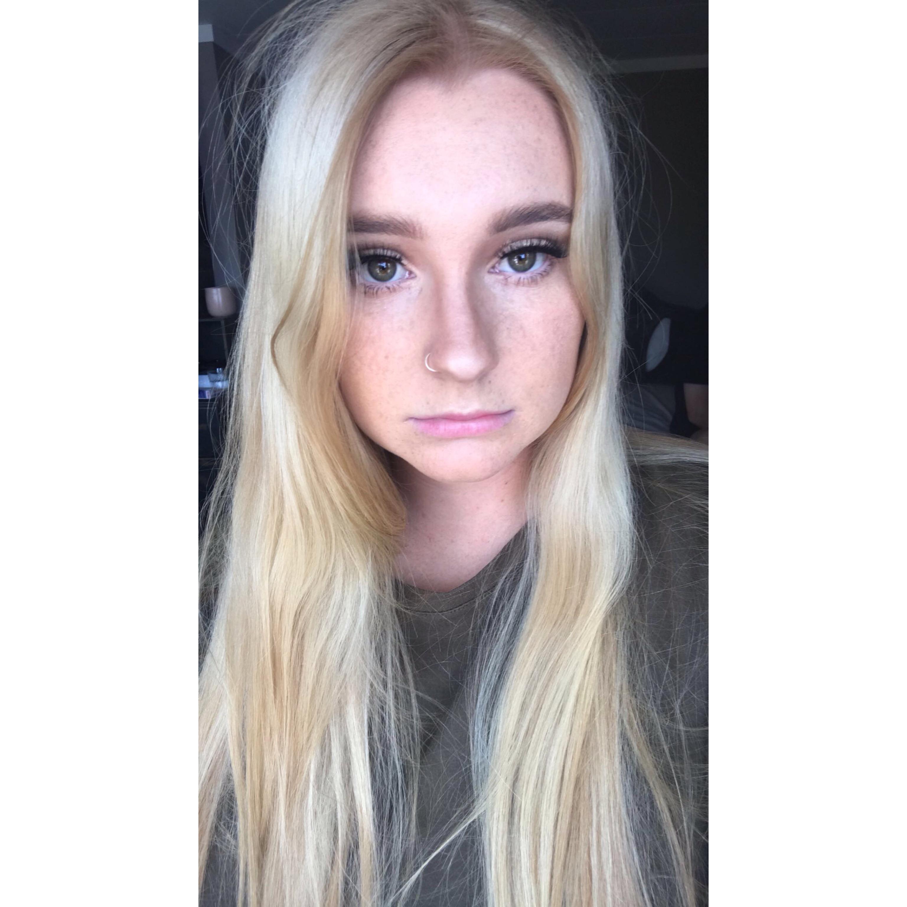 [over 18] Posting selfie’s make me nervous ! | Scrolller